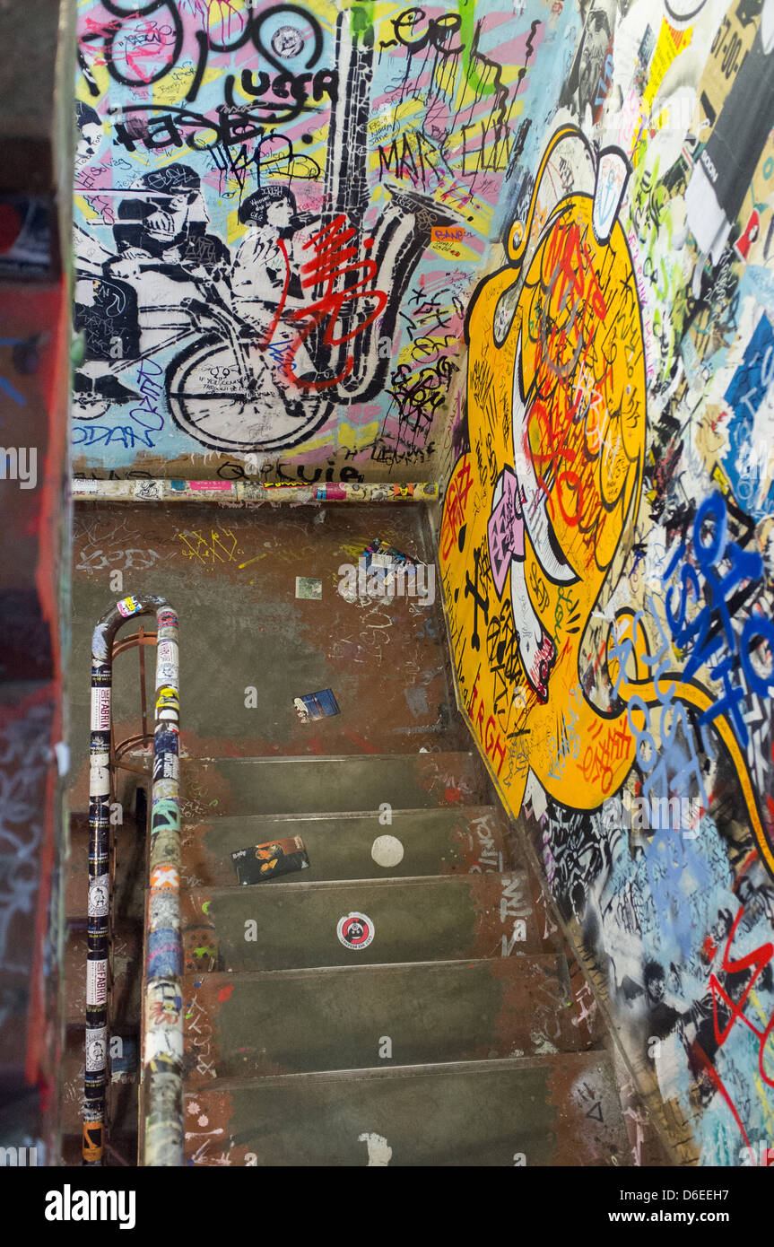 Stairwell graffiti hi-res stock photography and images - Alamy
