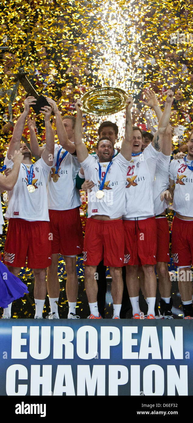 Denmark's Lars Christiansen (C) and the Danish national handball team ...