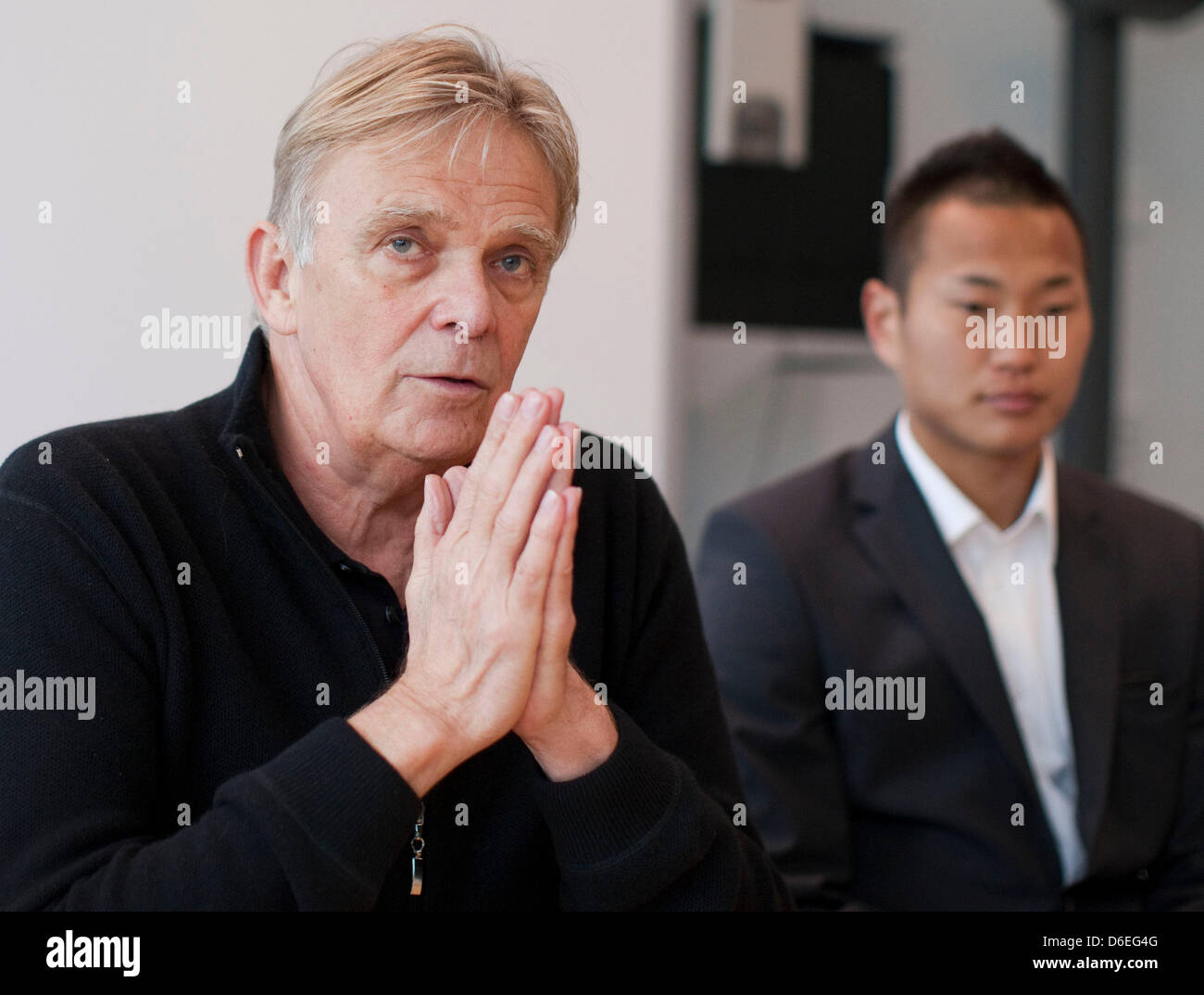 New cologne signing, the North Korean soccer player Chong Tese, and 1 ...