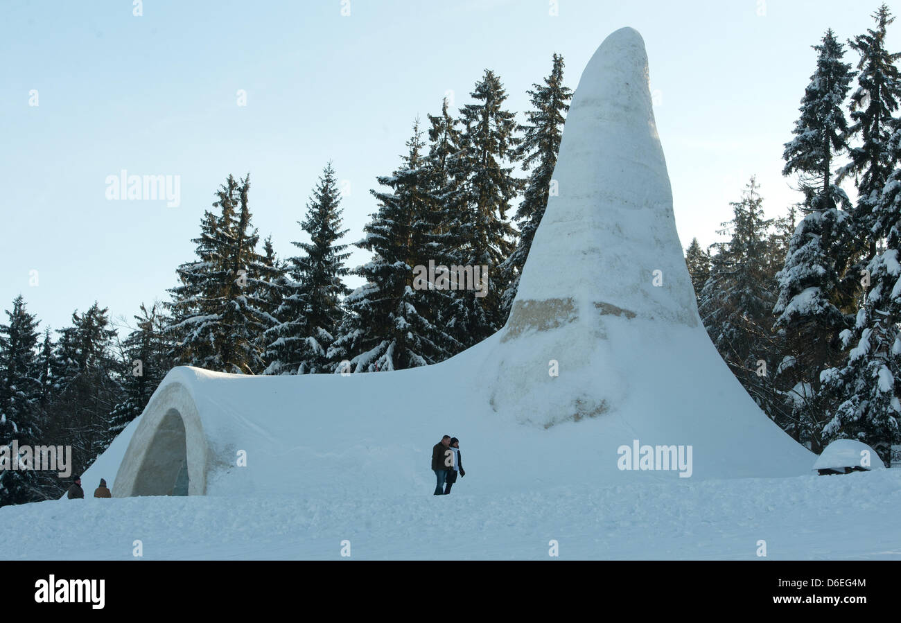 Visitors view the snow church in Mitterfirmiansreut, Germany, 30 ...
