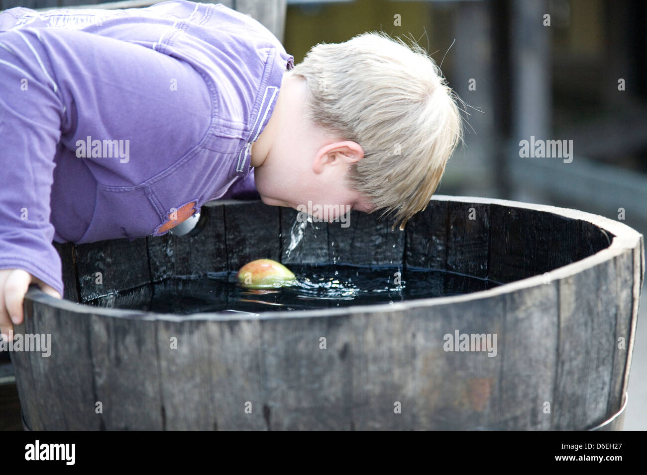 Bobbing for apples halloween hi-res stock photography and images - Alamy