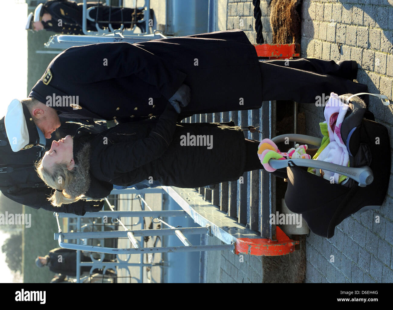 Johannes Scheff, petty officer first class, says goodbye to his partner ...