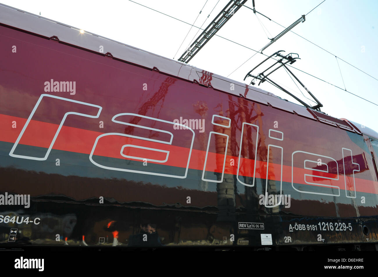 Train railjet of obb hi-res stock photography and images - Alamy