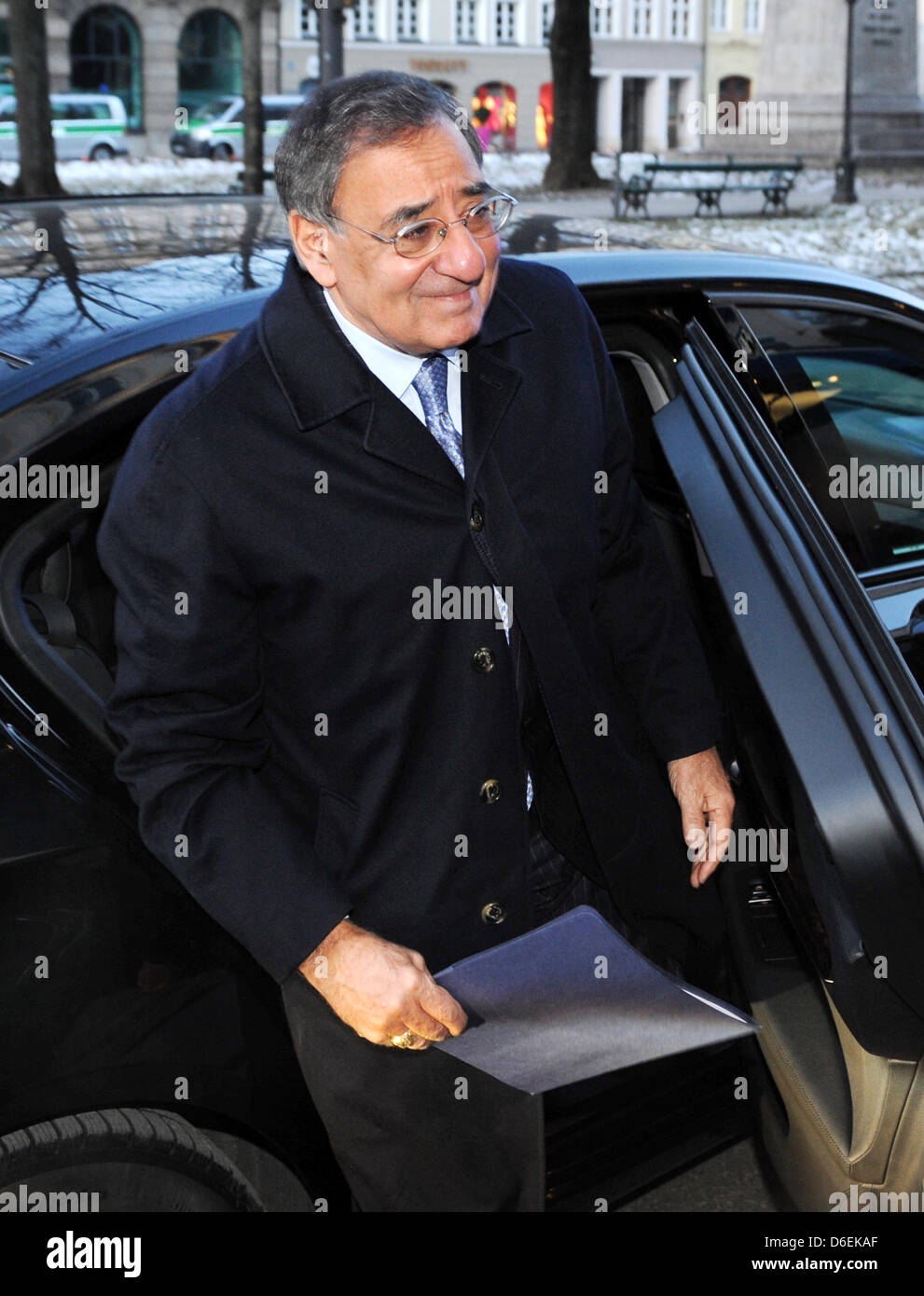 Secretary of defence leon panetta hi-res stock photography and images ...