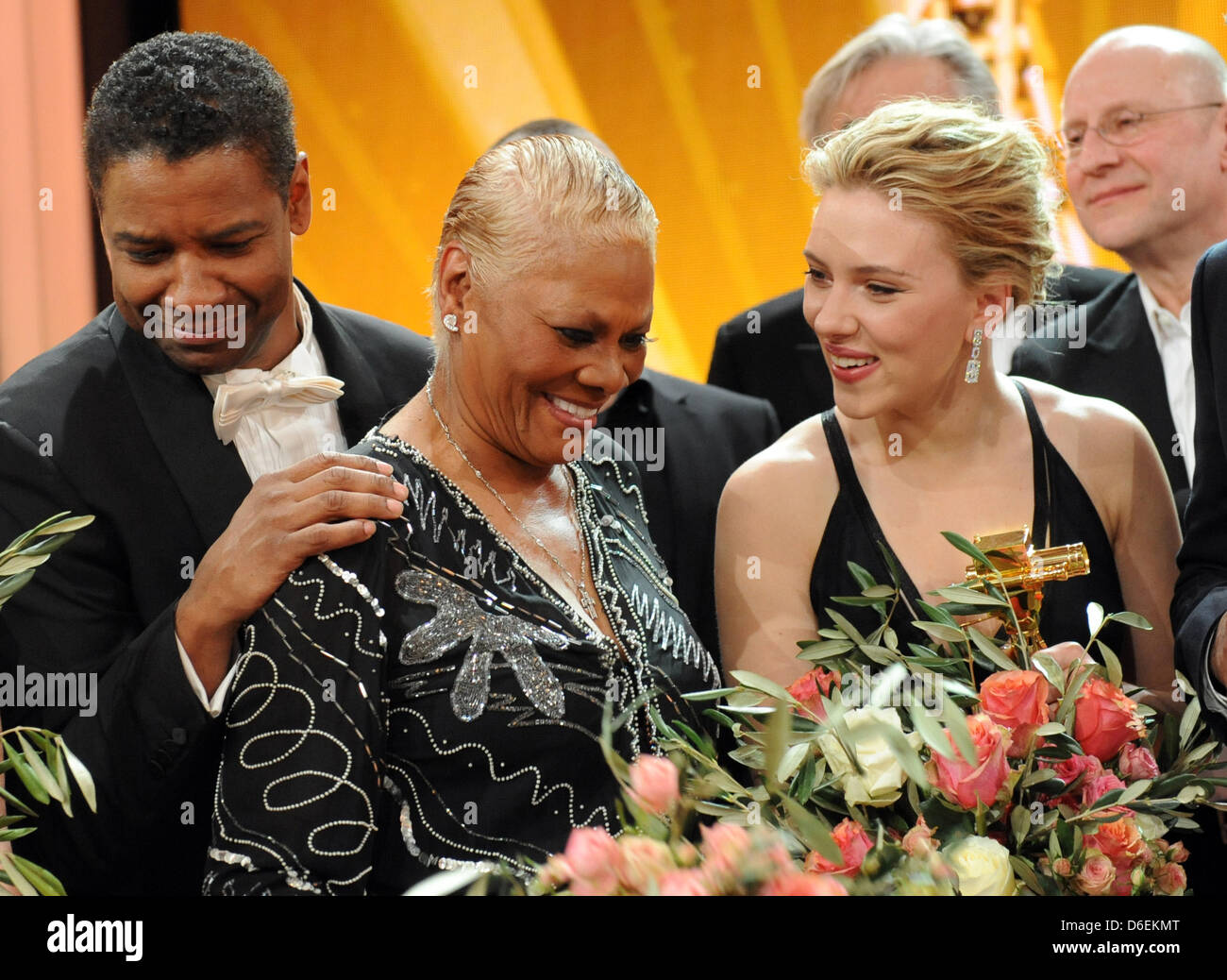 (L-R) Actor Denzel Washington, singer Dionne Warwick and actress ...