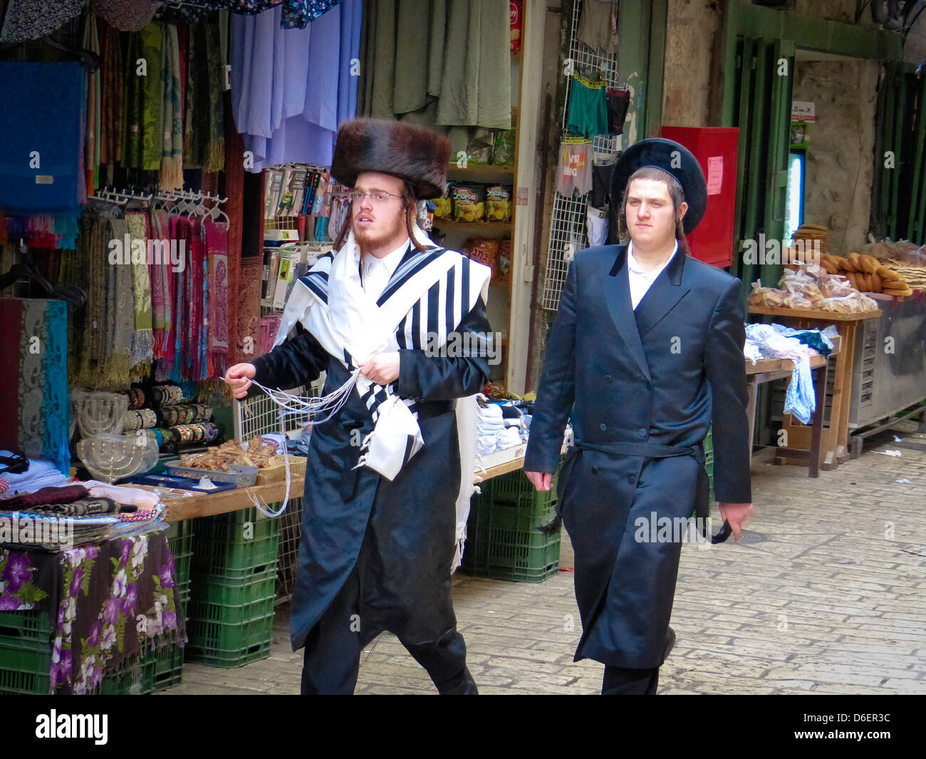 Jewish Orthodox men walk in the Old City, Jerusalem Stock Photo - Alamy