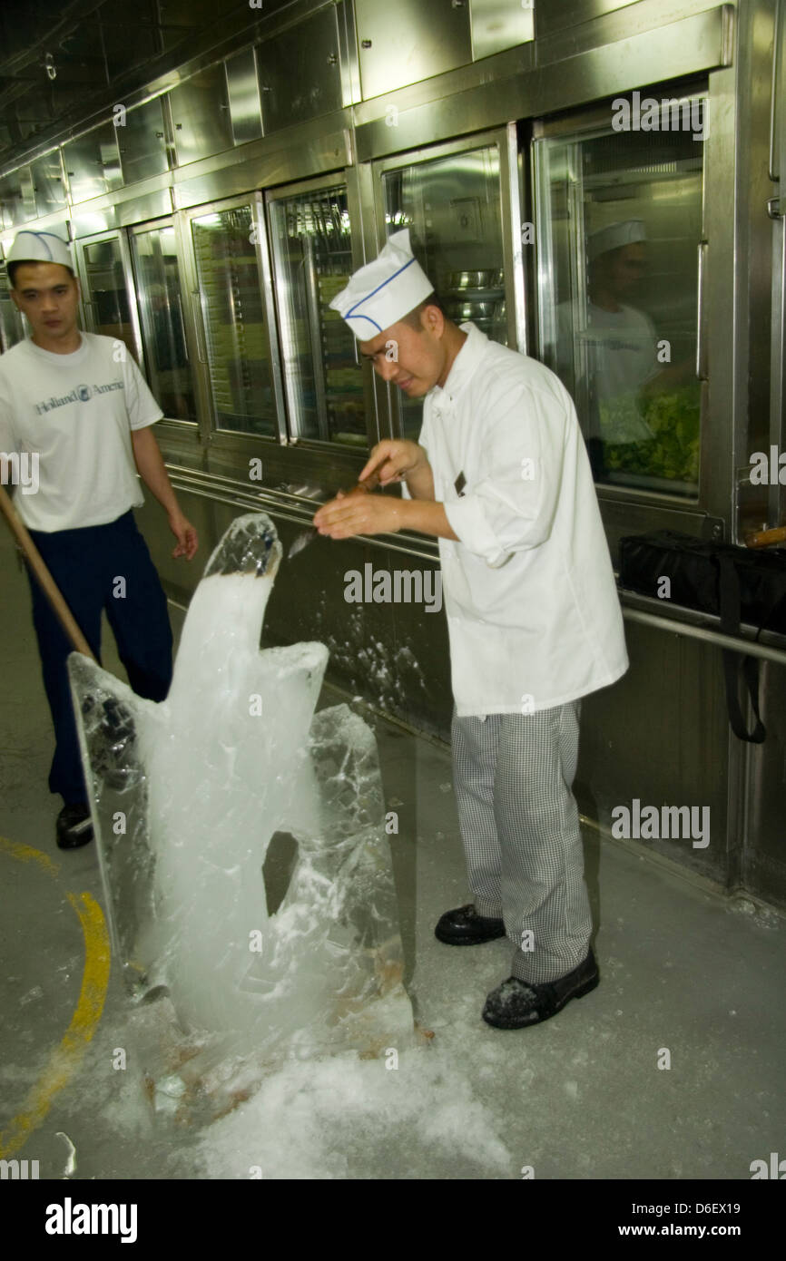Cruise ship ice sculpture hi-res stock photography and images - Alamy