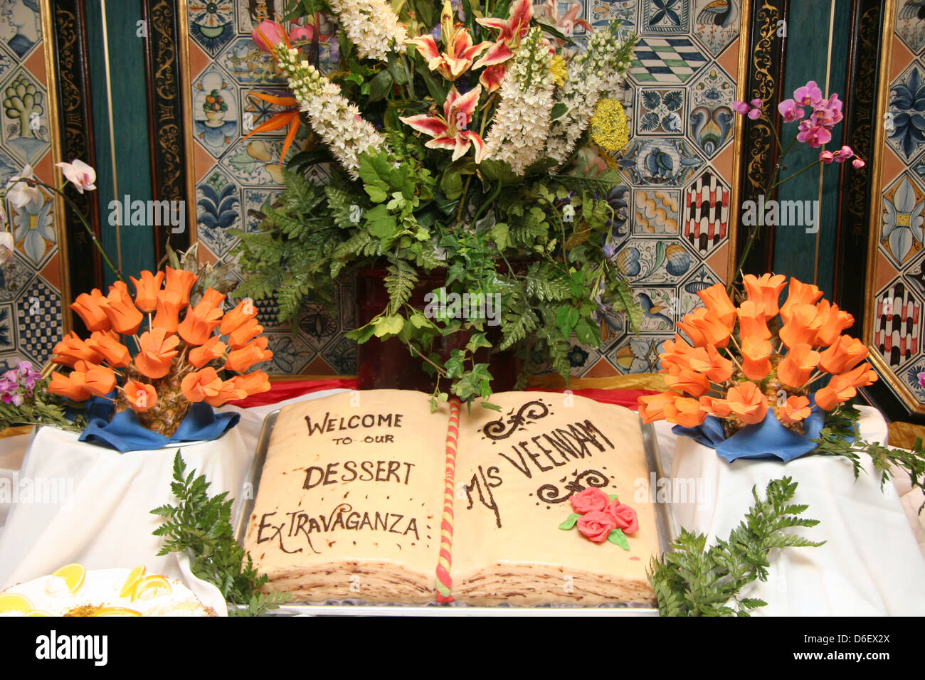 Book shaped cake hi-res stock photography and images - Alamy