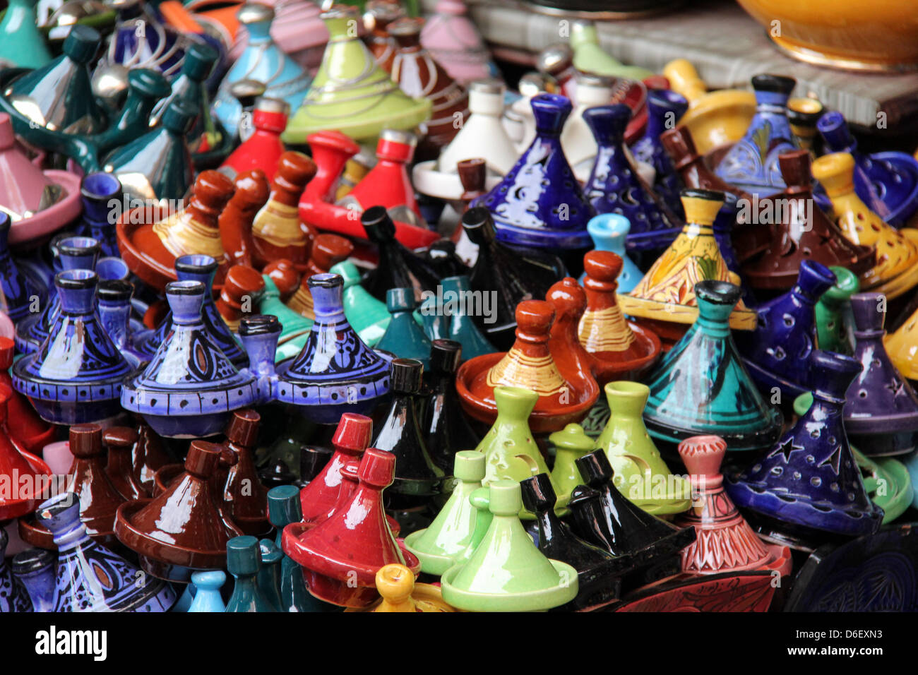 Pots in marrakesh hi-res stock photography and images - Alamy