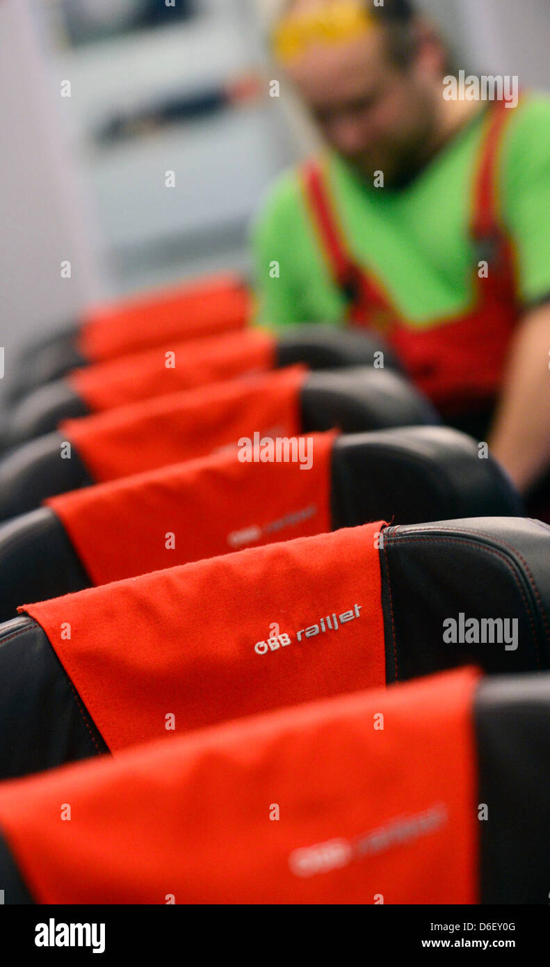 Obb railjet train hi-res stock photography and images - Alamy