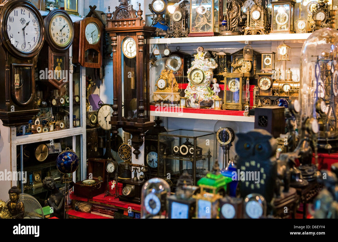China clock clocks hi-res stock photography and images - Alamy