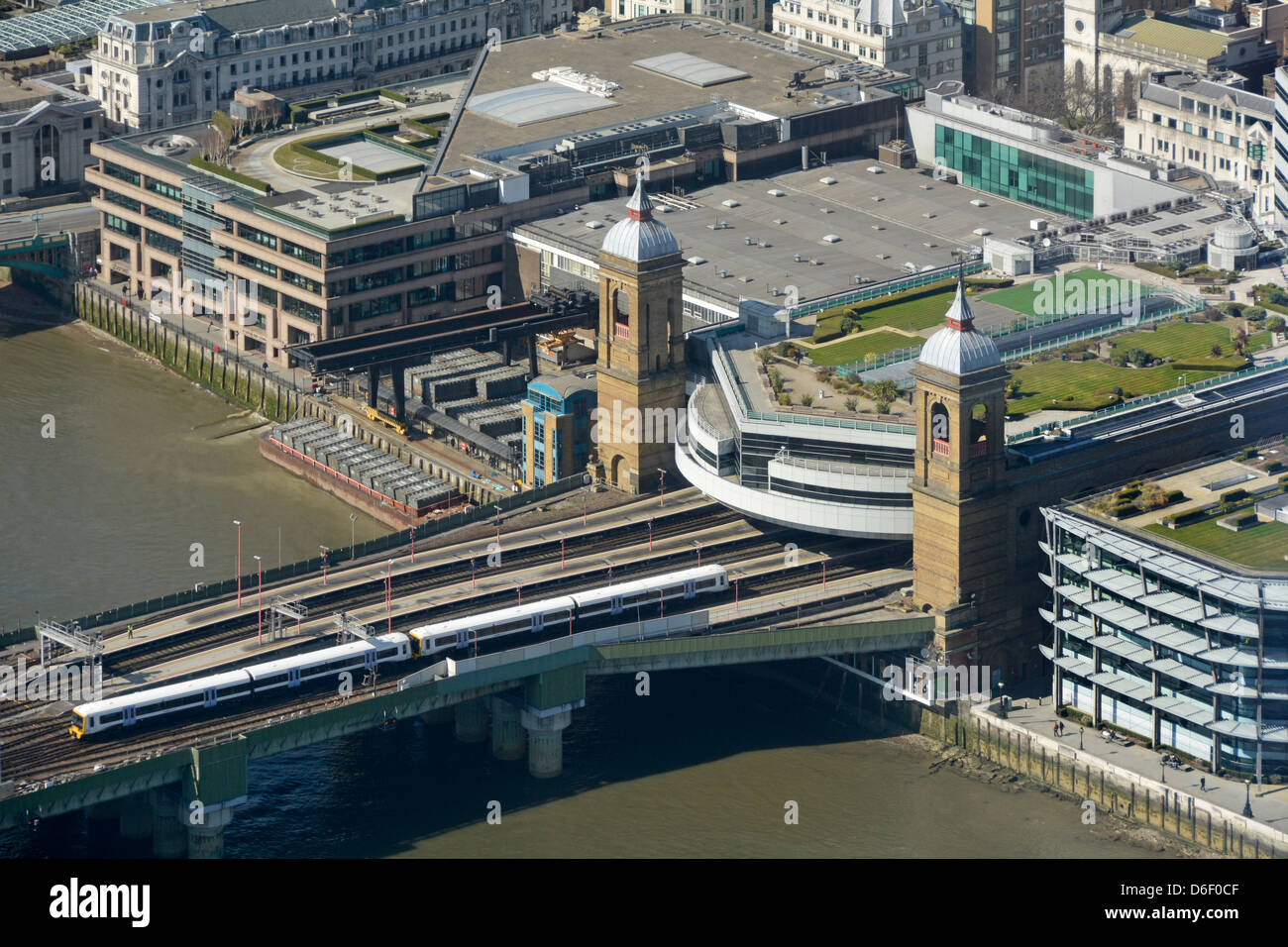 Outside london train stations High Resolution Stock Photography and ...