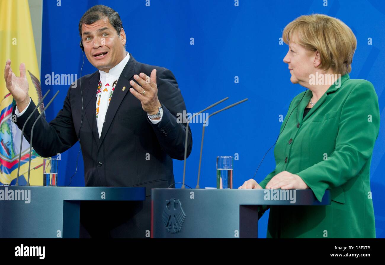 German Chancellor Angela Merkel (CDU, R) and Eduadorian President ...