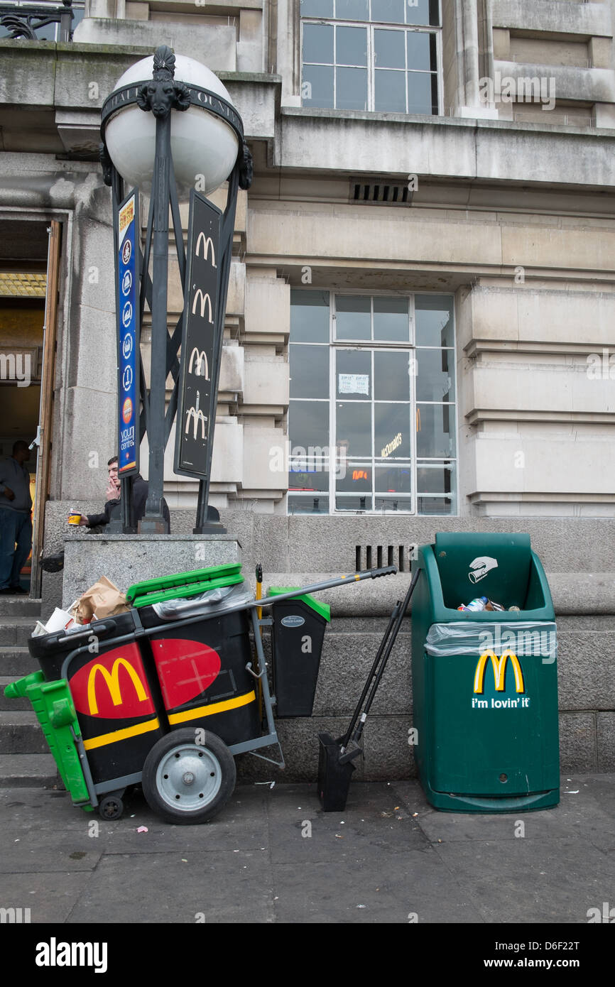 Mcdonalds bin hi-res stock photography and images - Alamy