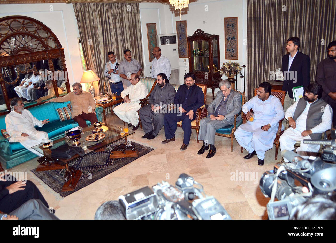 Muslim League-N President, Shahbaz Sharif in meeting with Pir Sahab ...