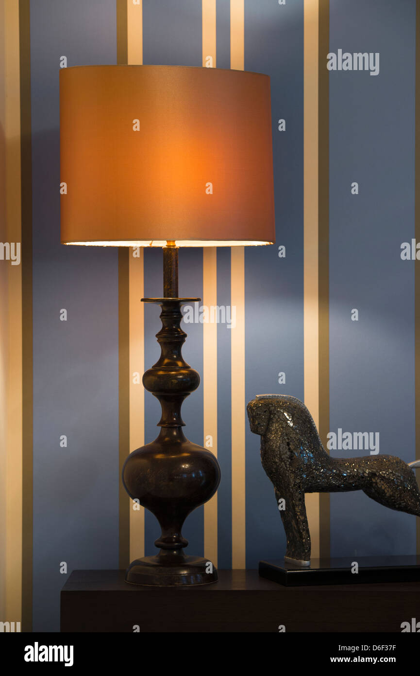 Standard lighting hi-res stock photography and images - Alamy