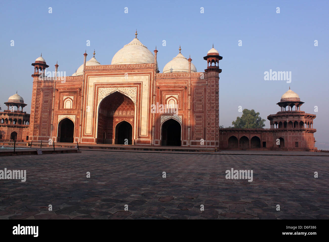 Red taj mahal in agra hi-res stock photography and images - Alamy