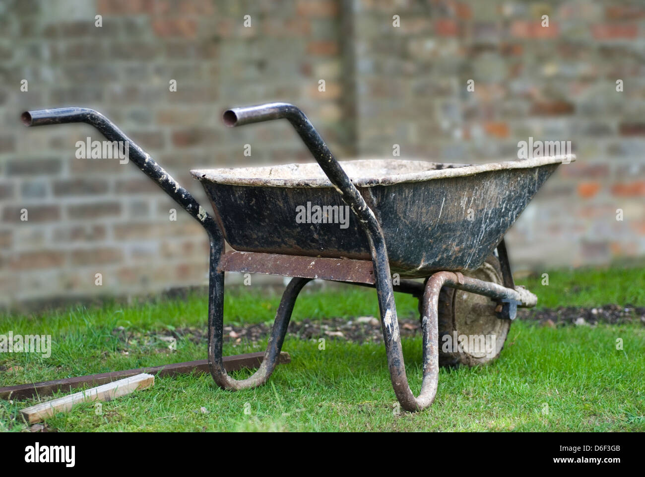Wheelbarrow landscapes hi-res stock photography and images - Alamy