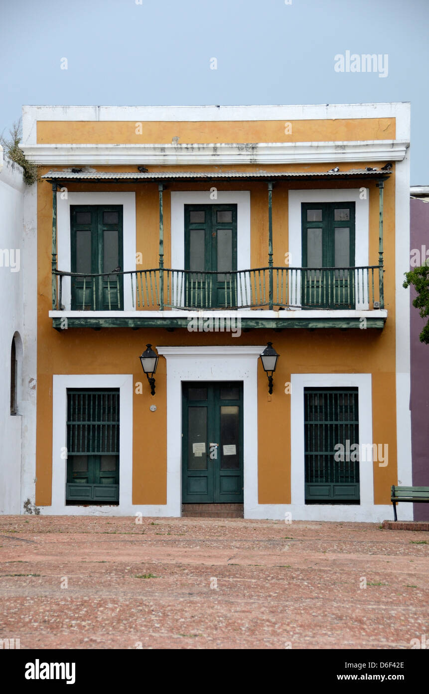 Old yellow building in Old San Juan, Puerto Rico Stock Photo - Alamy