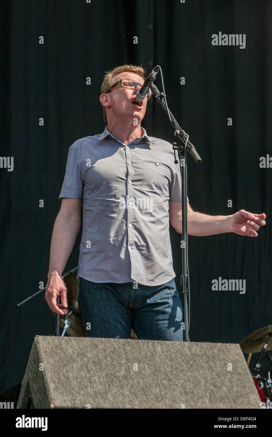 The Proclaimers, Charlie and Craig Reid, identical twins from Scotland ...