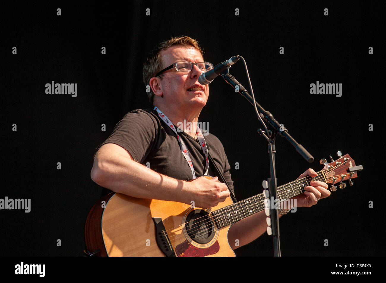 The Proclaimers, Charlie and Craig Reid, identical twins from Scotland ...