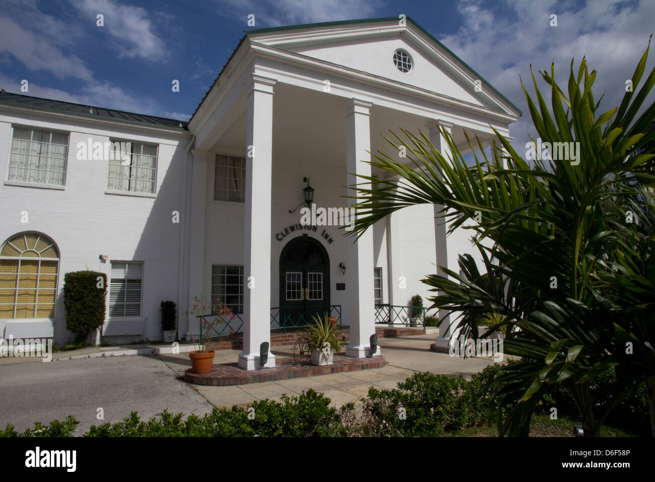 Clewiston Inn has been serving visitors to Clewiston/Lake Okeechobee ...