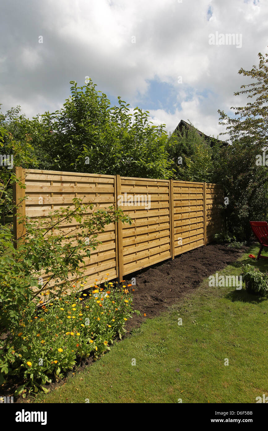 Handewitt, Germany, a garden fence separates from each other two Plots ...