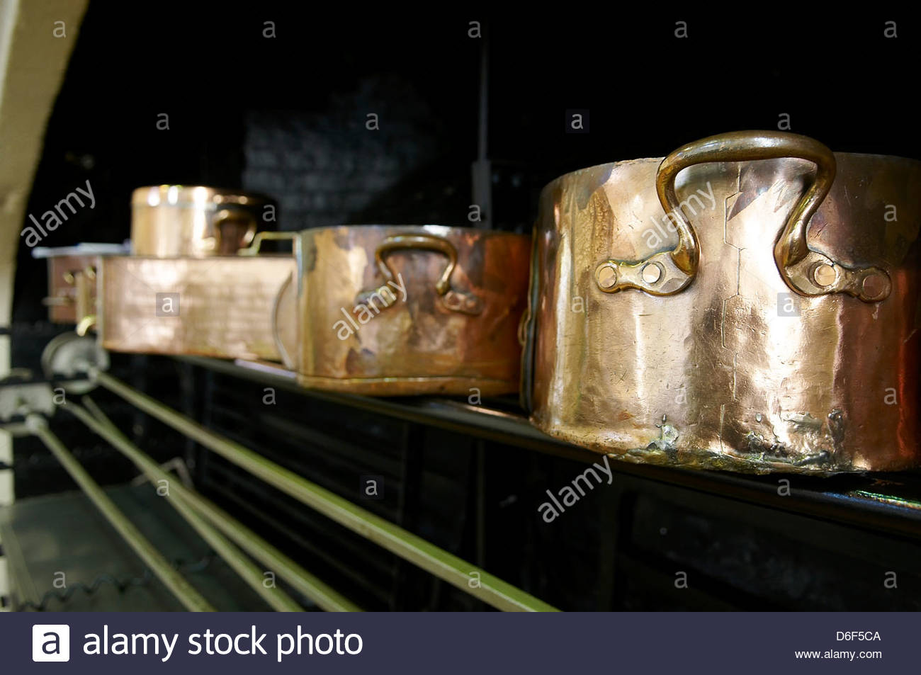 Copper Pots And Pans Stock Photos & Copper Pots And Pans Stock Images ...