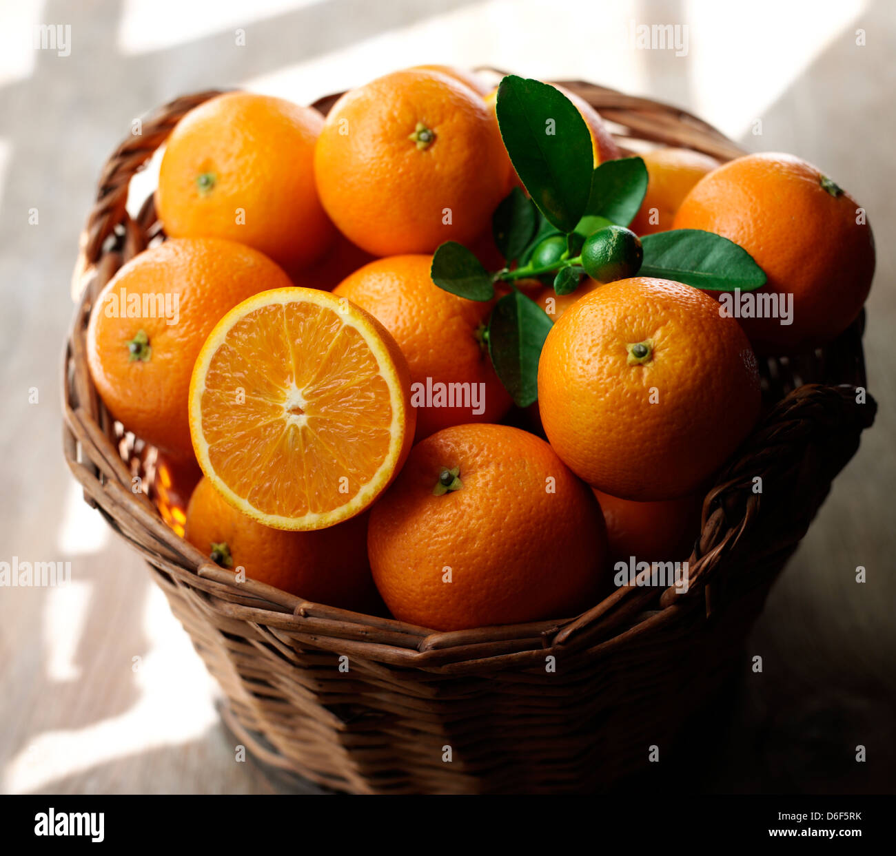 Whole fruits oranges raw ingredients fresh hi-res stock photography and ...