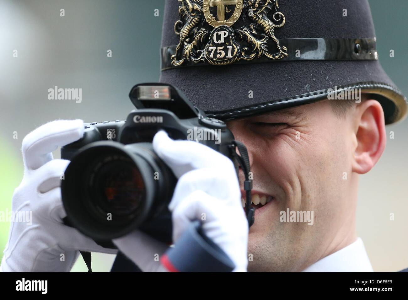 British bobby hi-res stock photography and images - Alamy