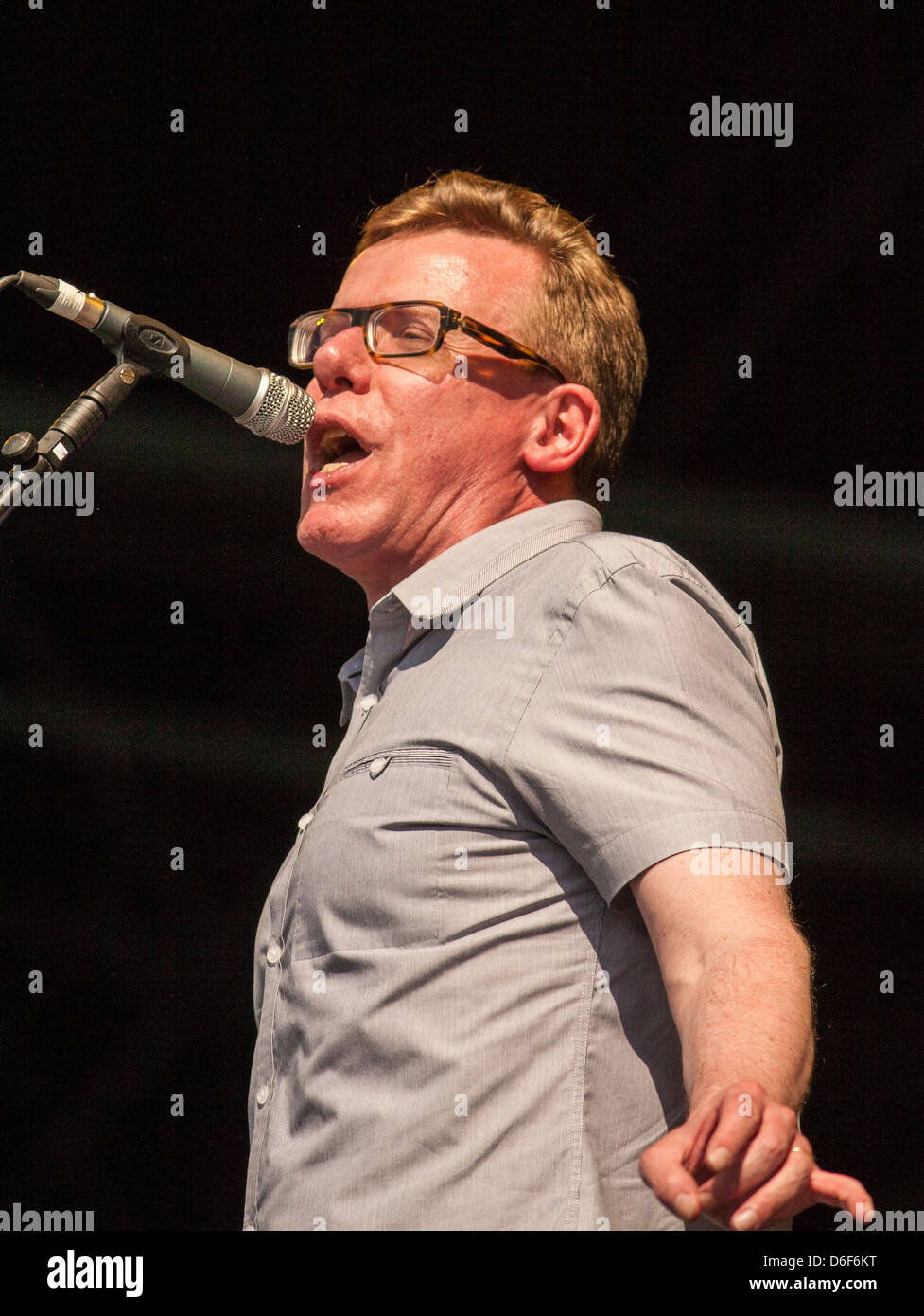 The Proclaimers, Charlie and Craig Reid, identical twins from Scotland ...