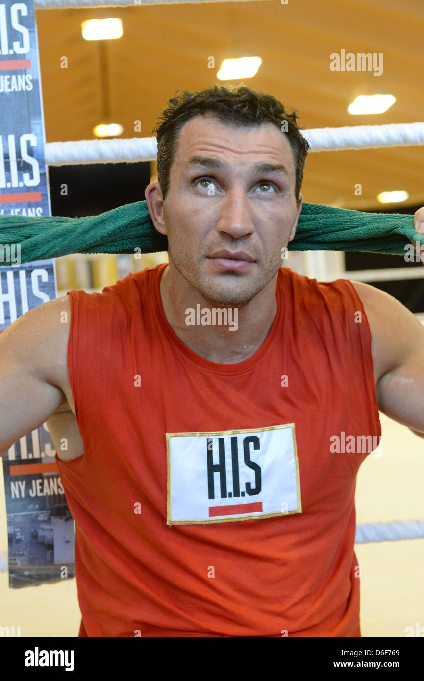 Wladimir klitschko training hi-res stock photography and images - Alamy