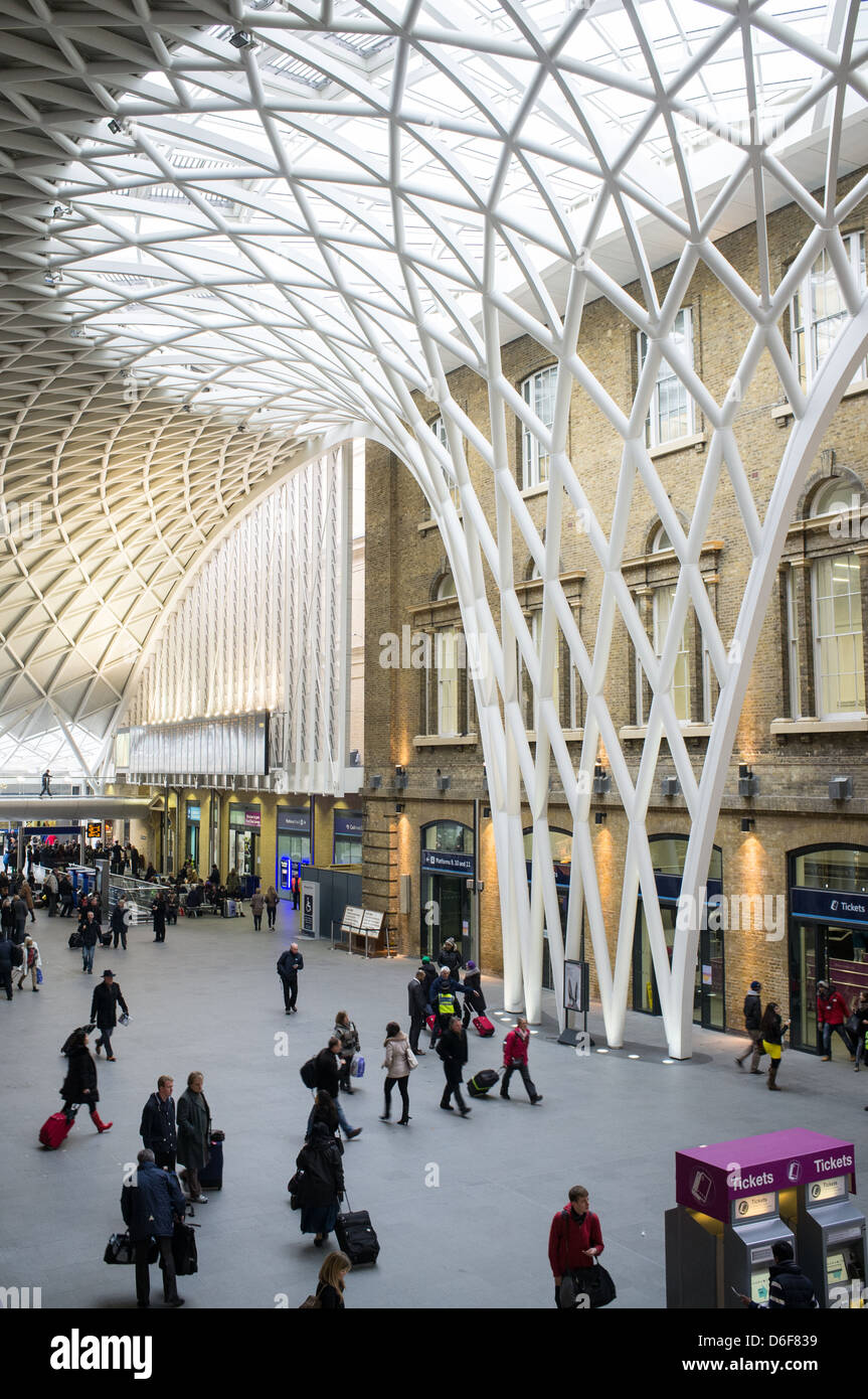 General view kings cross station hi-res stock photography and images ...