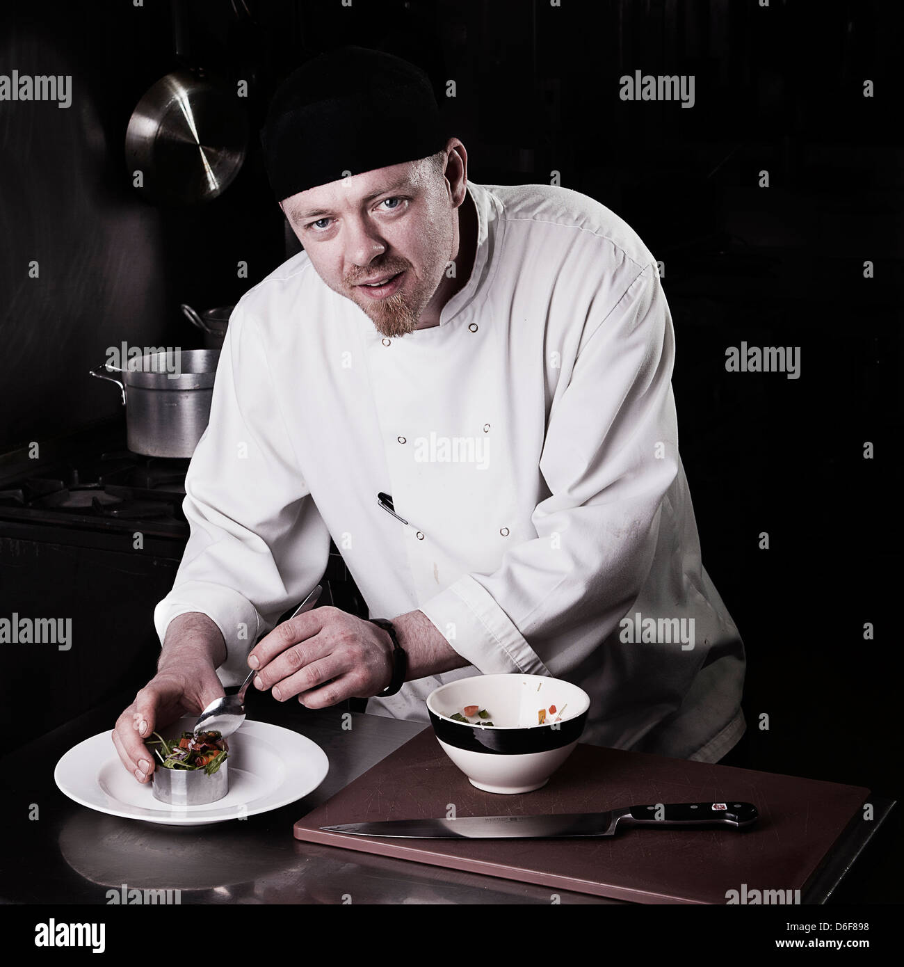 Chef makes salad Stock Photo - Alamy