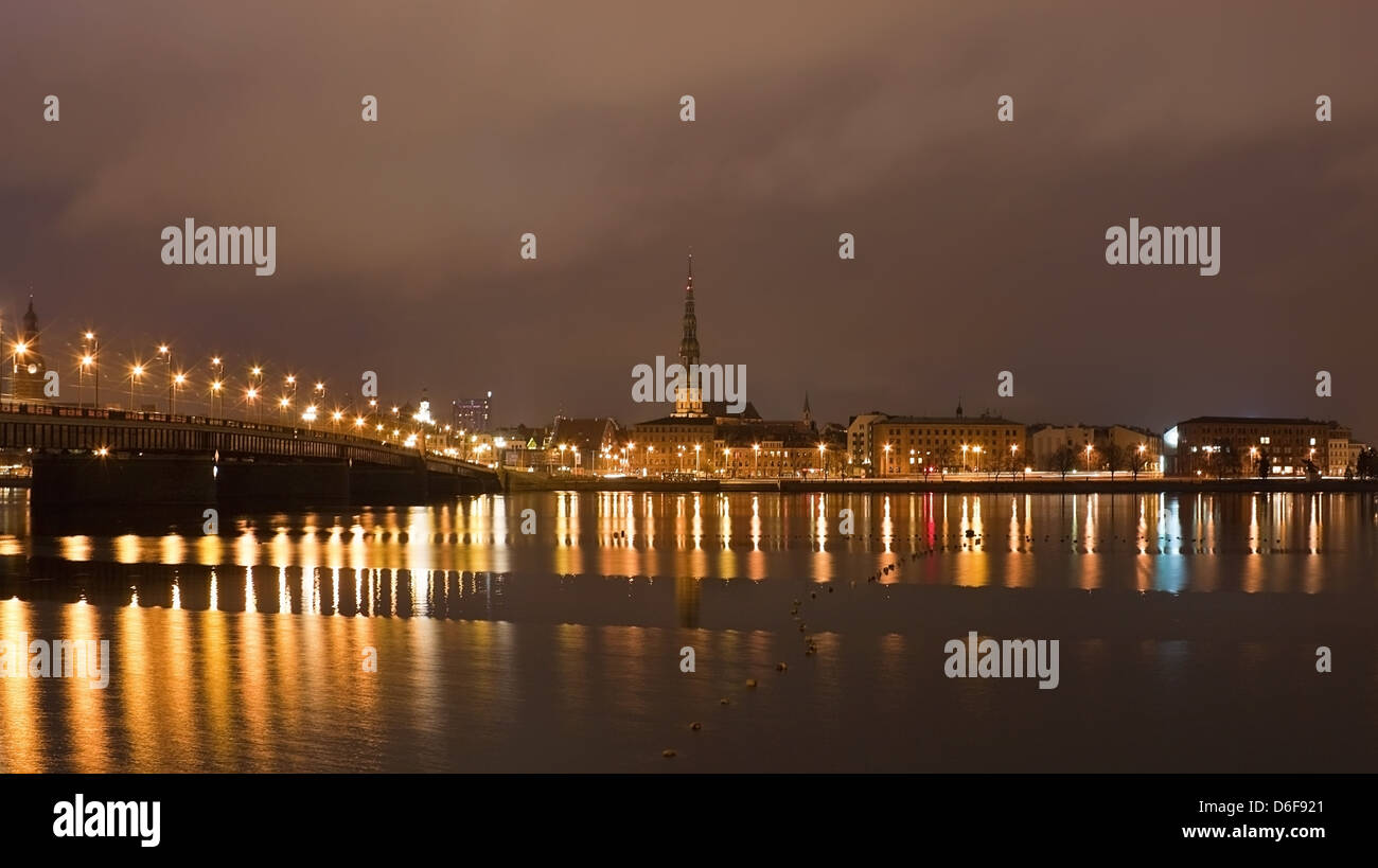 Night scene river hi-res stock photography and images - Alamy