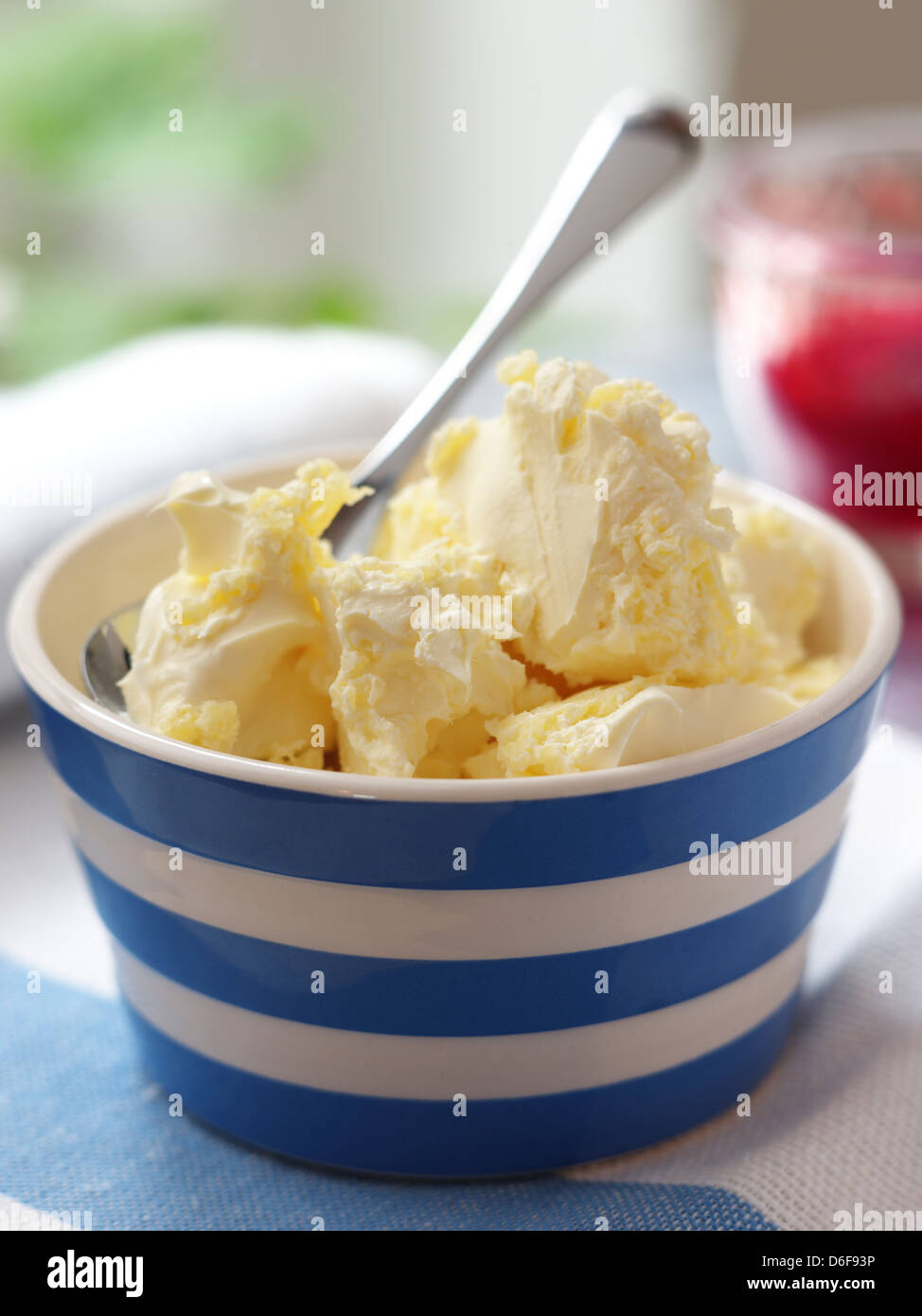 Cornish clotted cream hi-res stock photography and images - Alamy
