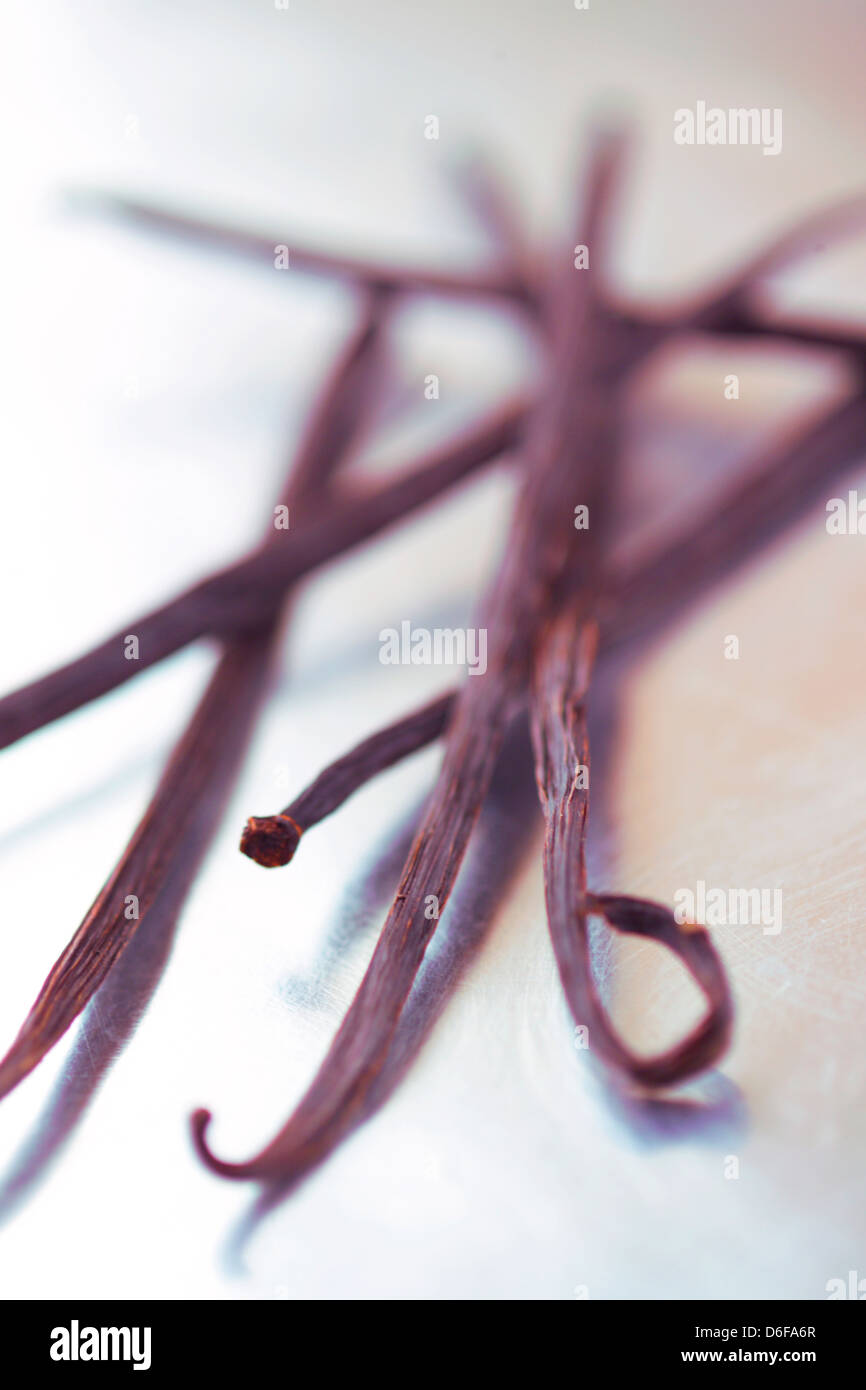 Whole vanilla pods hi-res stock photography and images - Alamy