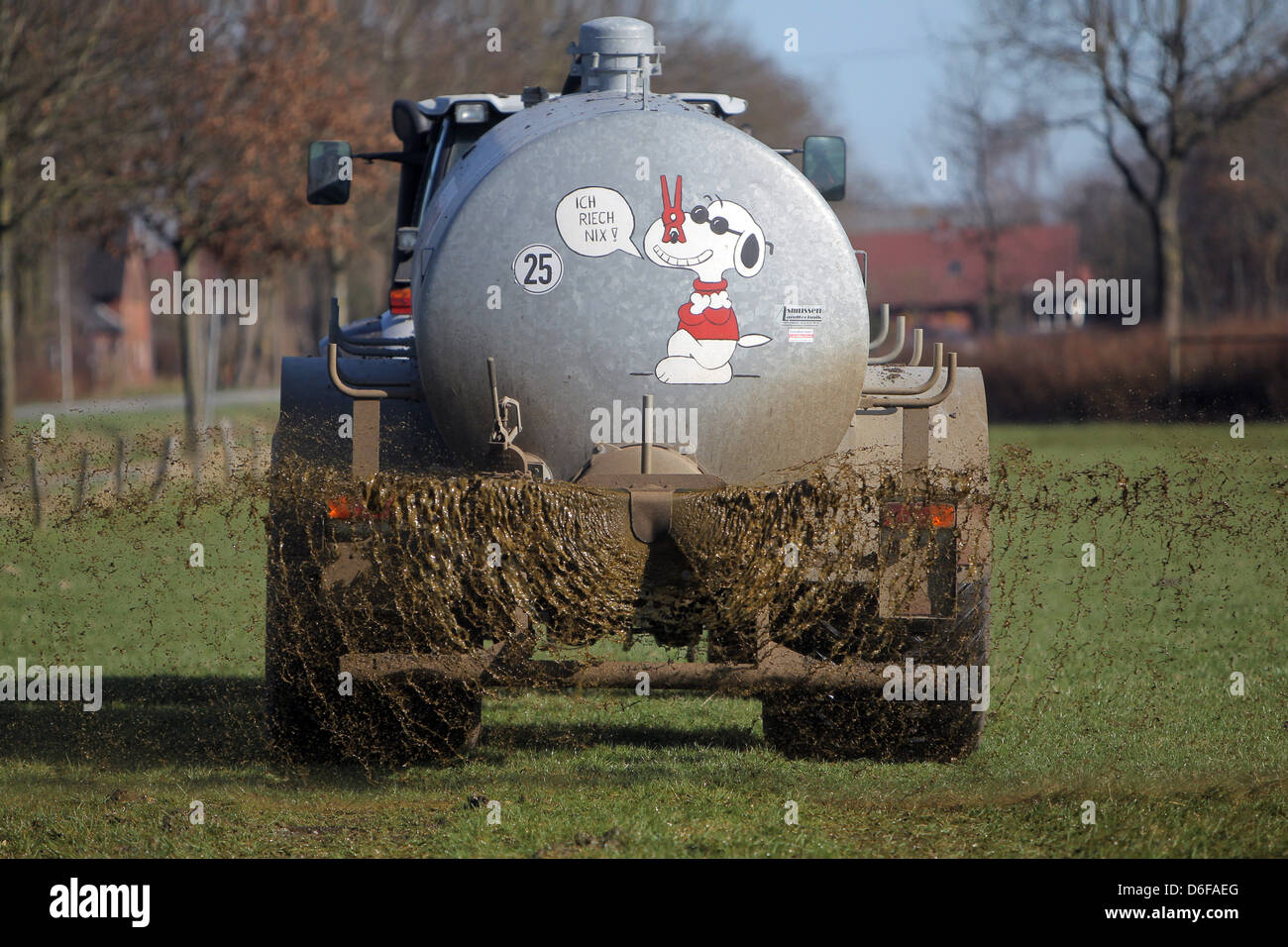 Snoopy cartoon hi-res stock photography and images - Alamy