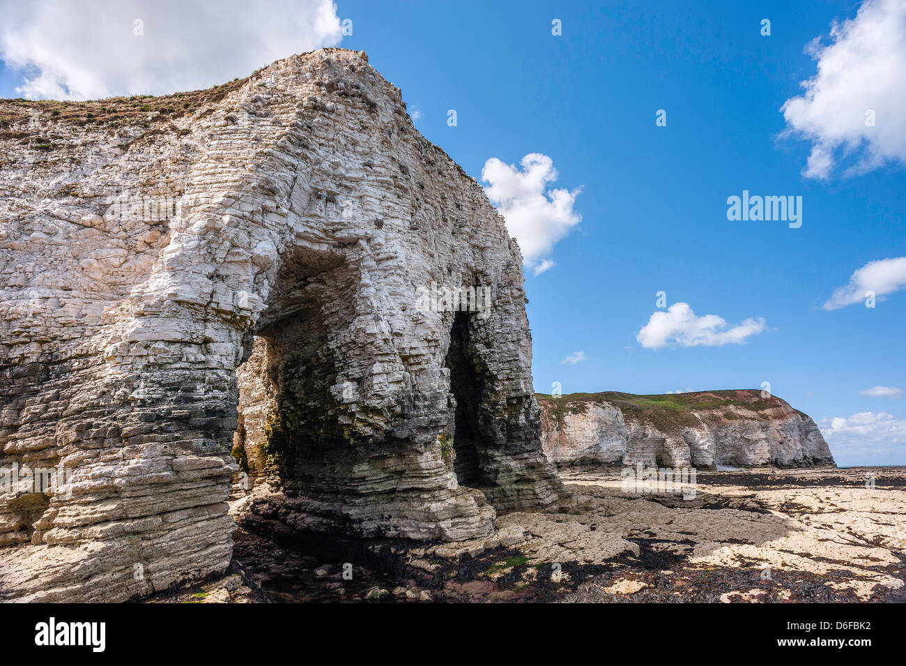 Cliffs flamborough hi-res stock photography and images - Alamy