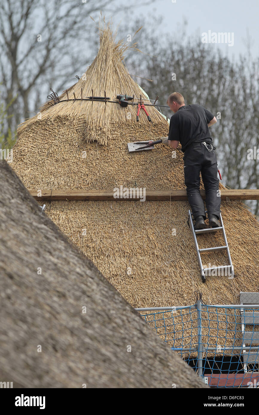 Thatched covers hi-res stock photography and images - Alamy