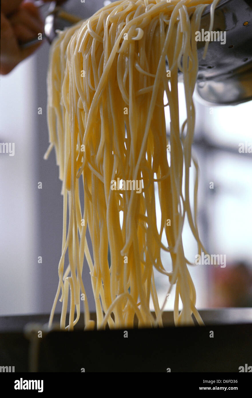 Linguines hi-res stock photography and images - Alamy