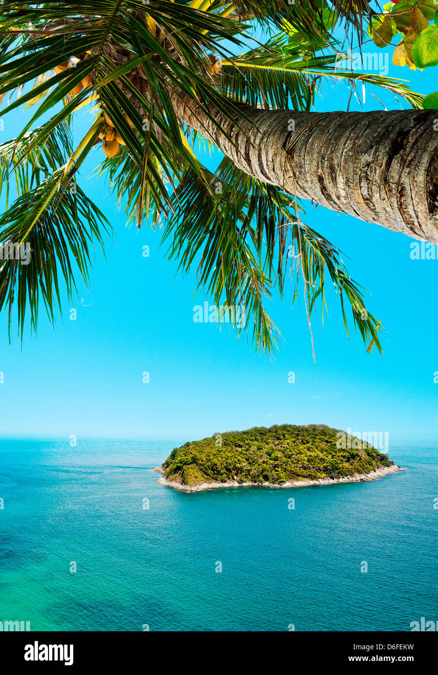 Island vertical hi-res stock photography and images - Alamy