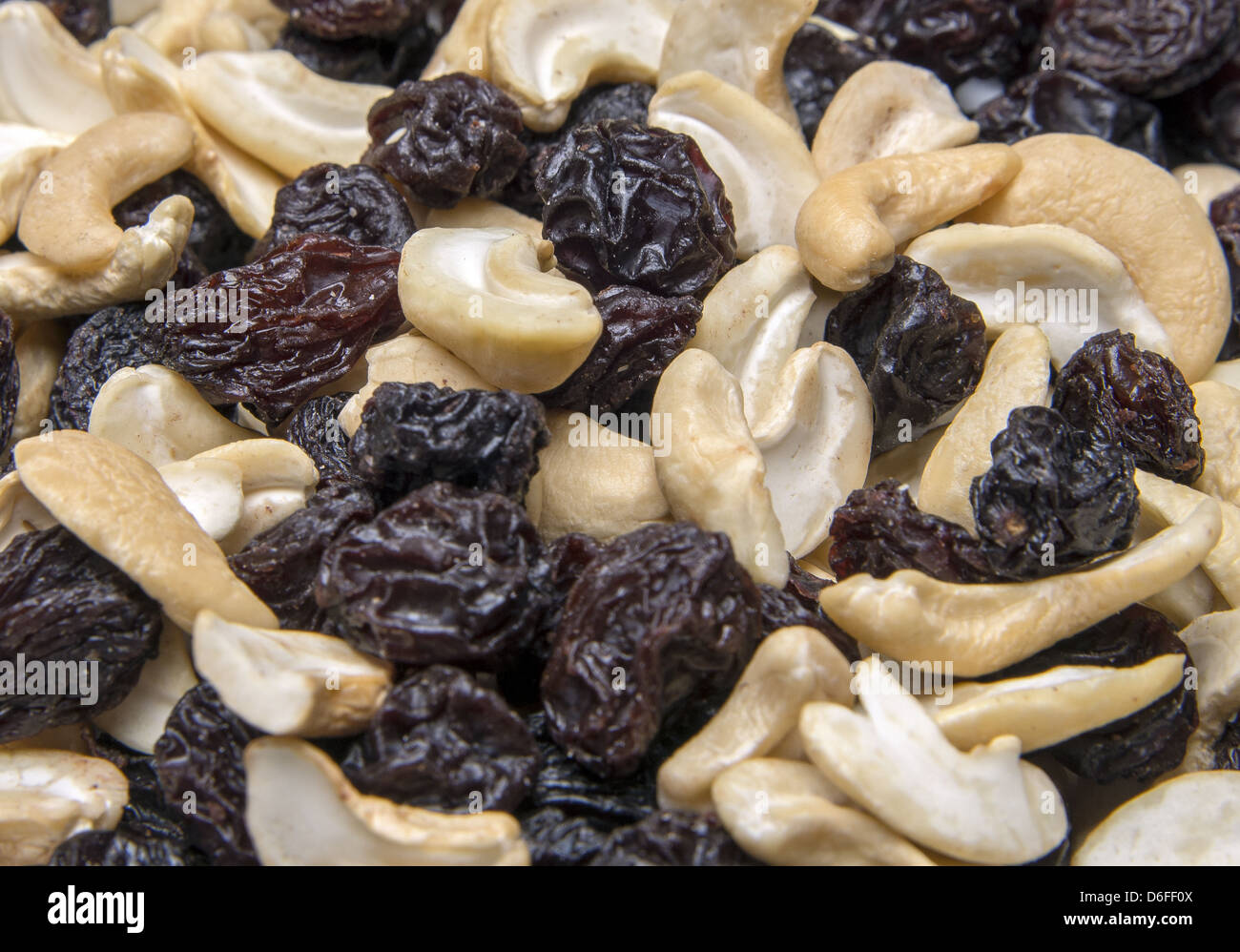 Cashew nuts and raisin mix Stock Photo - Alamy