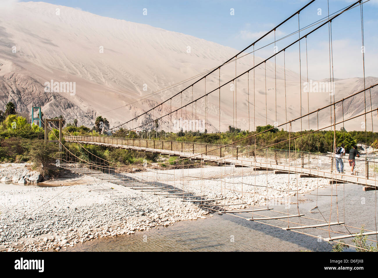 Footbridge over Acari River and Cerro Toro Mata, a sand dune with 1050 ...