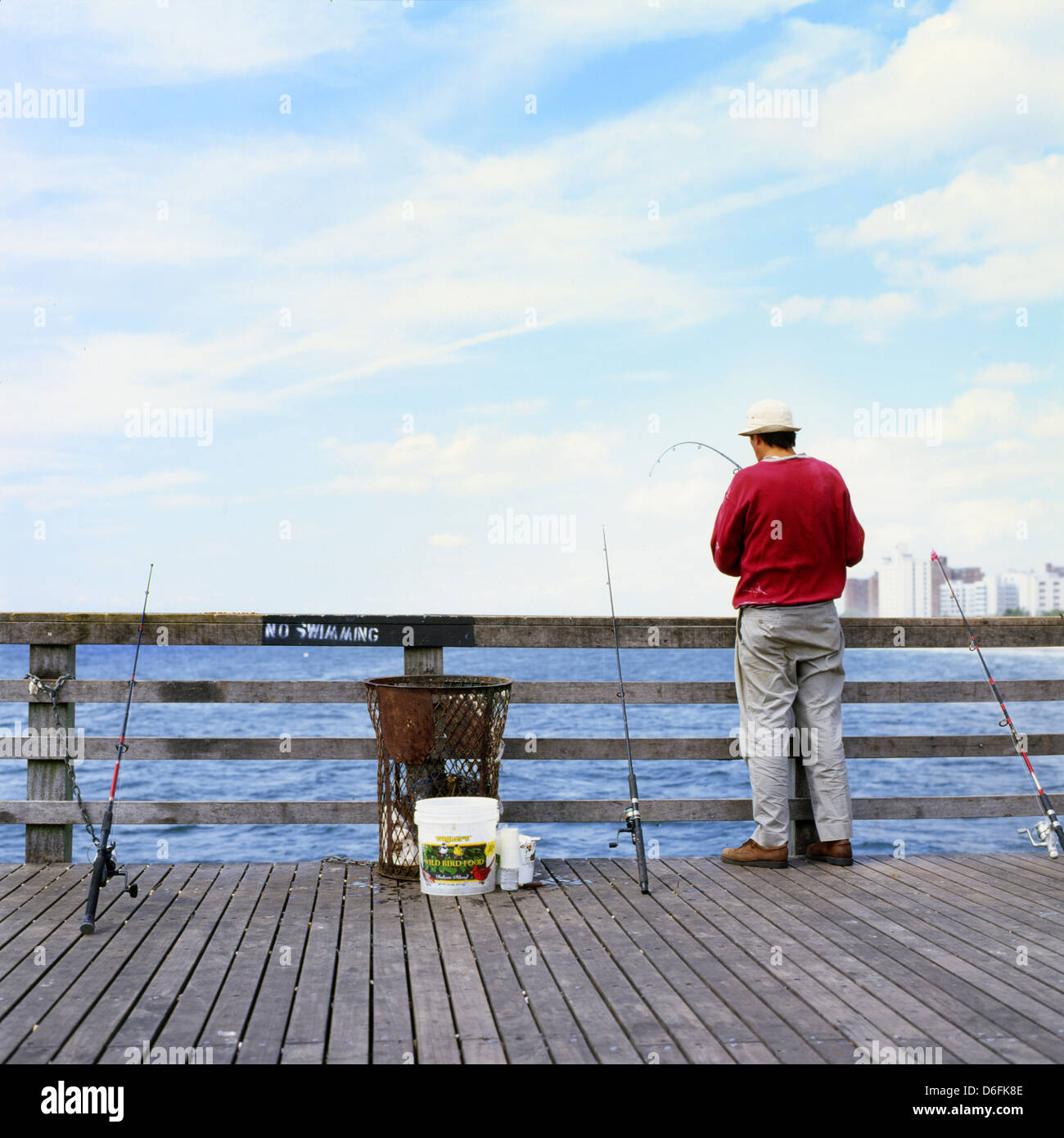 Photos of man fishing hi-res stock photography and images - Alamy
