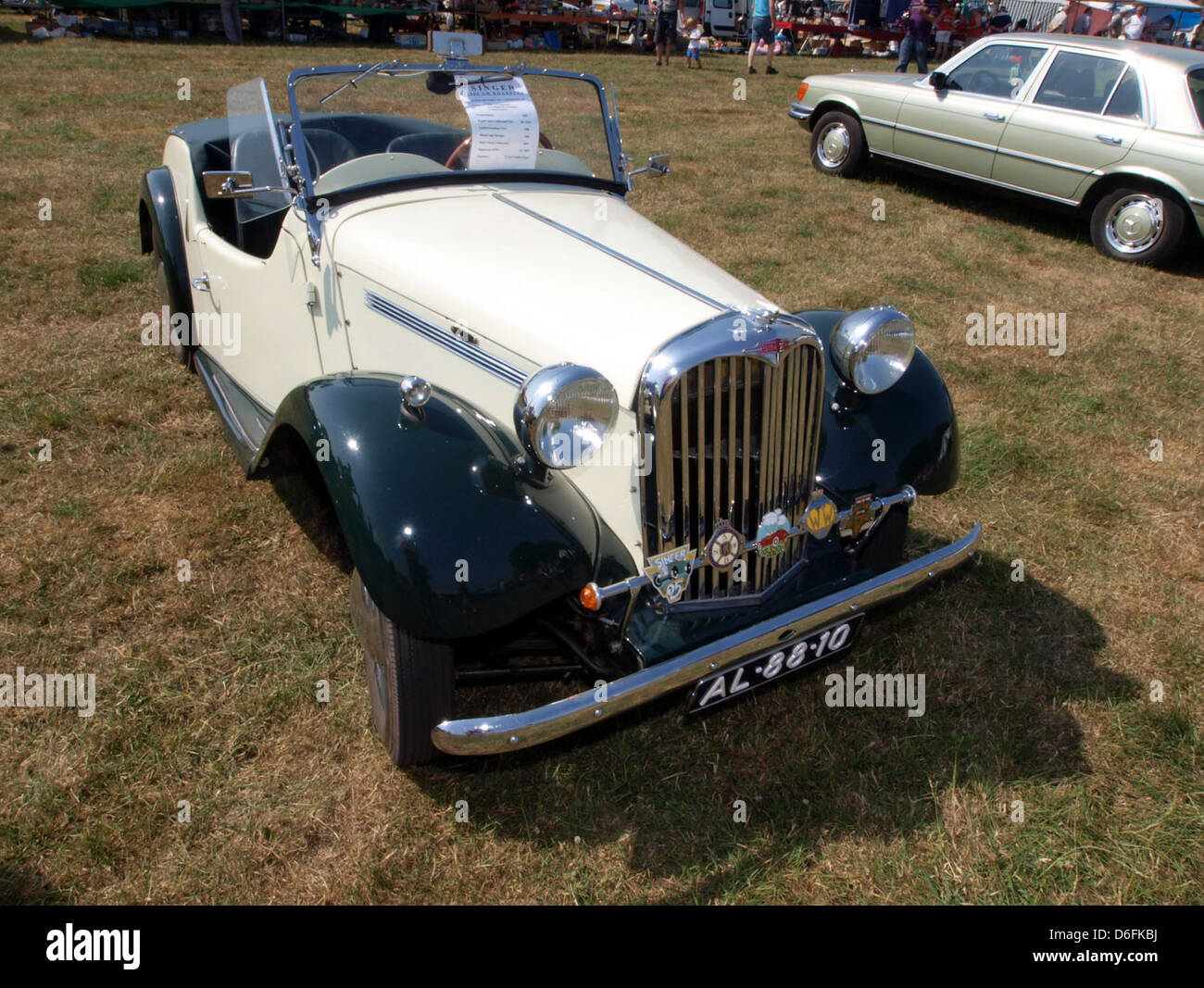 Singer roadster hi-res stock photography and images - Alamy