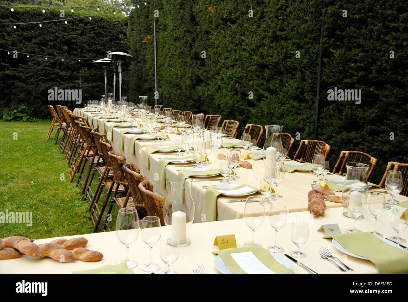 Alfresco tables hi-res stock photography and images - Alamy