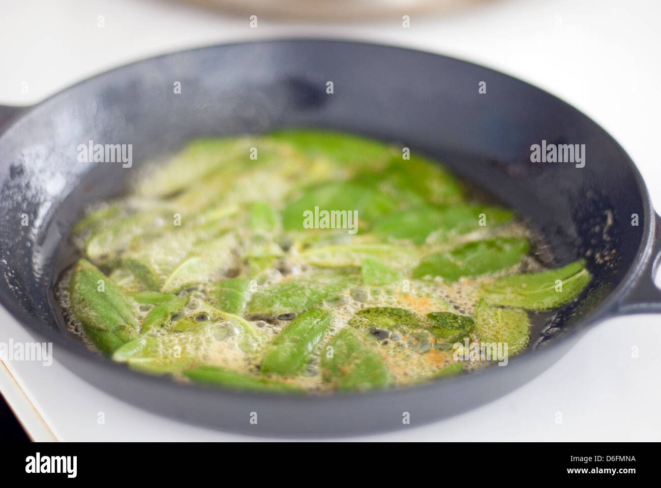 Sage green and white kitchen hi-res stock photography and images - Alamy