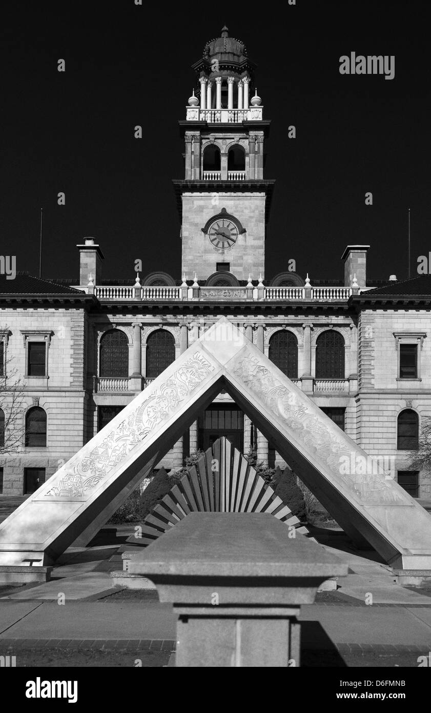 Symmetrical building hi-res stock photography and images - Alamy