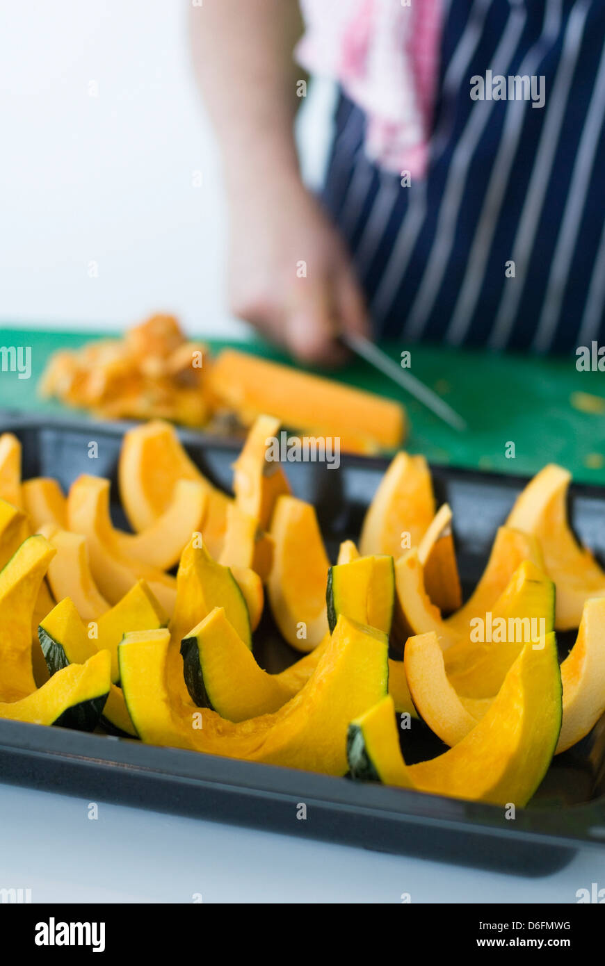 Preparing roast squash Stock Photo - Alamy